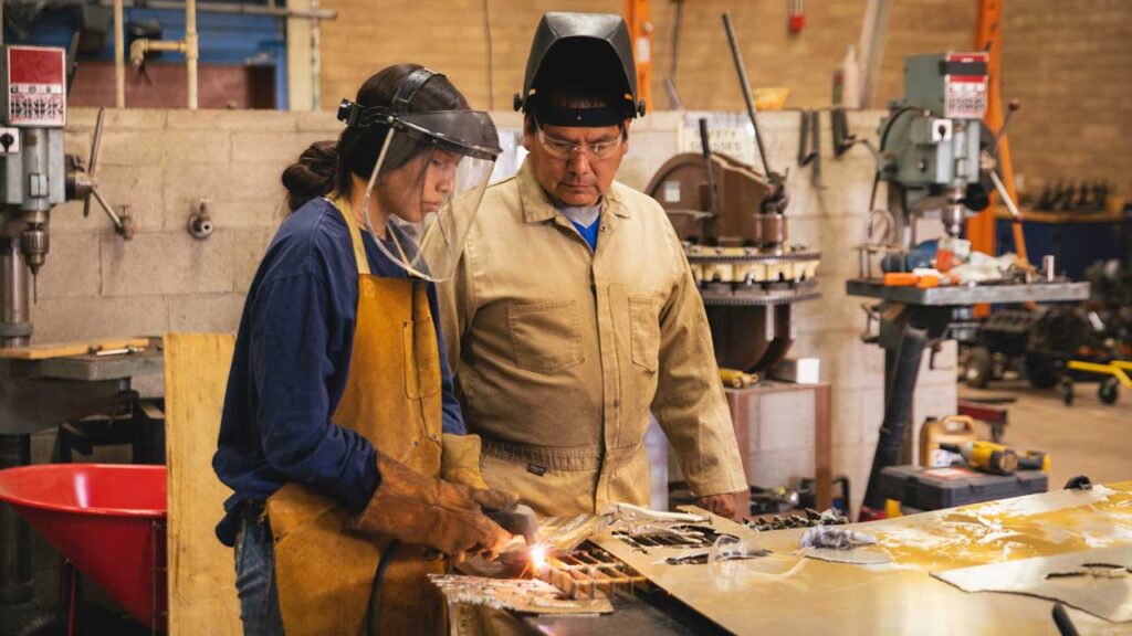 Work Positioning Equipment for Safety and Efficiency - Ergotronix